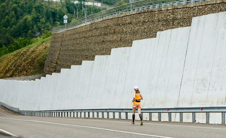 Practice Injury-Free Downhill Running With These Tips